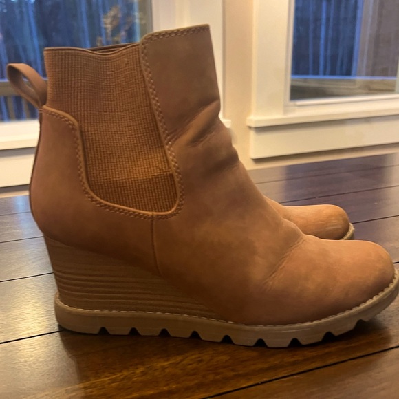 Universal Thread | Shoes | Universal Thread Chelsea Wedge Boots | Poshmark